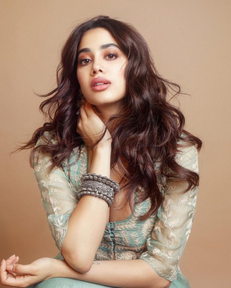 Jhanvi Kapoor bold photoshoot, Photos went viral on social media ...